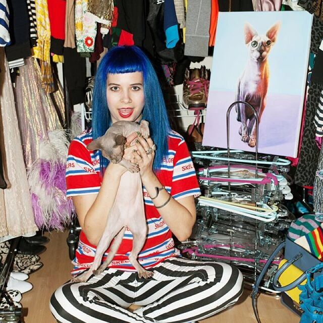 Photographer Captures the Adorable Moments Between Girls and Their Cats ...