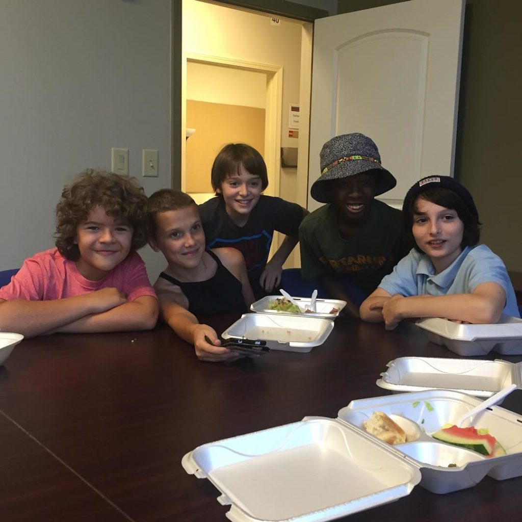 15 Adorable Pictures of Stranger Things Cast Spending Time Together ...