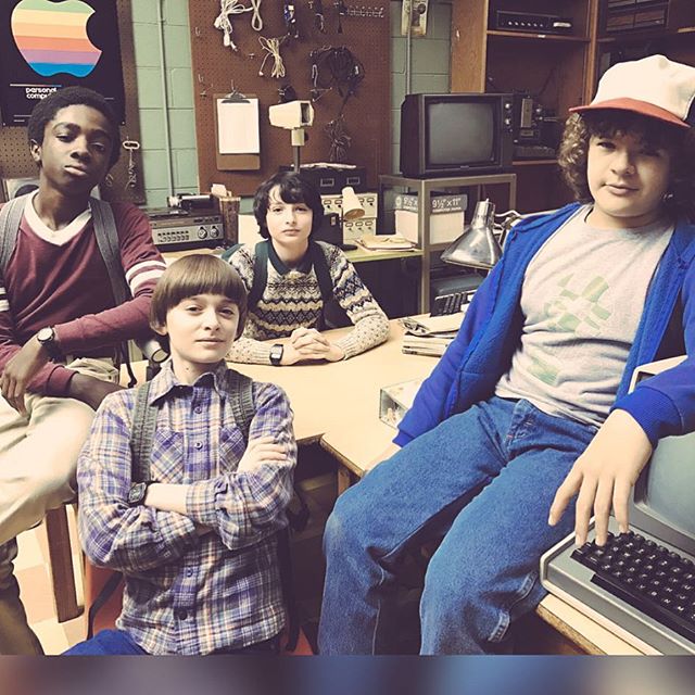 15 Adorable Pictures of Stranger Things Cast Spending Time Together ...