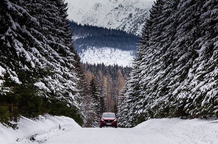 Photographer Travels the World in Search for Harsh Winter - PlayJunkie