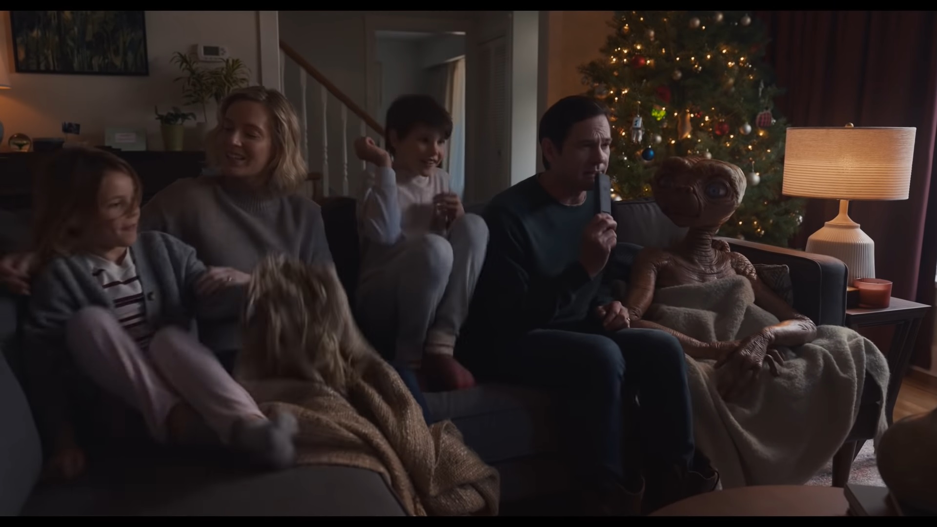 E.T. Reunites with Elliot in This New Holiday Ad - PlayJunkie